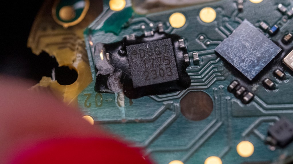 CGM Teardown: Dexcom G7 and FreeStyle Libre 3 - Becky Stern